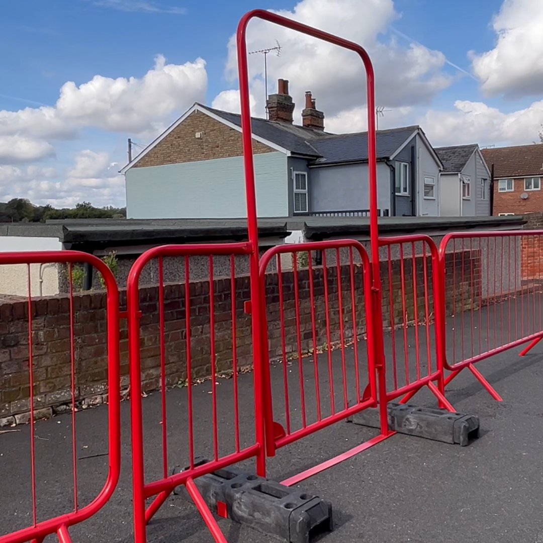 Walkthrough Crowd Control Barrier with Fixed Legs and Spring Loaded Ga ...
