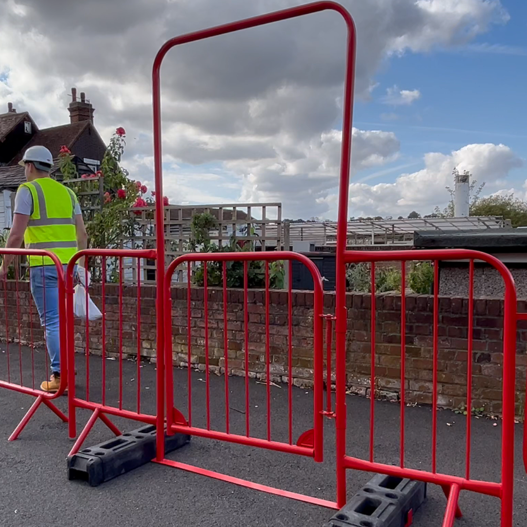 Walkthrough Crowd Control Barrier with Fixed Legs and Spring Loaded Ga ...